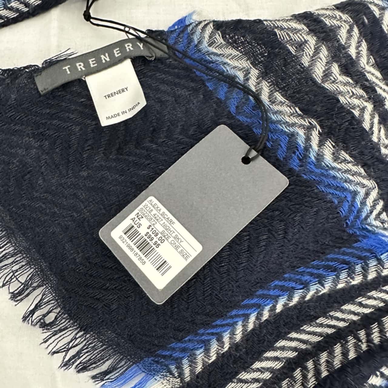 Trenery Womens Blue / White scarf BNWT