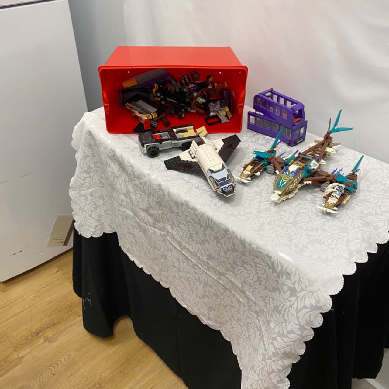 Lego Models and Tub with extra Pieces (s)