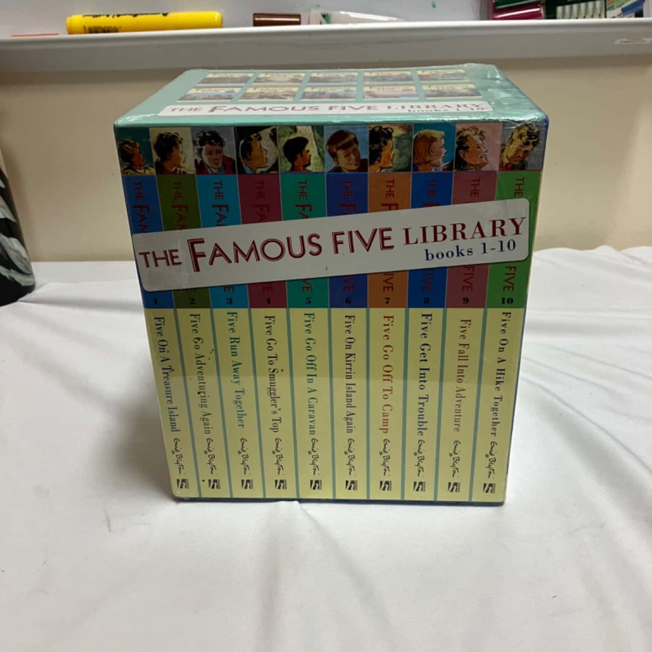 Enid Blyton The Famous Five Library Books 1-10 BNWT(s)