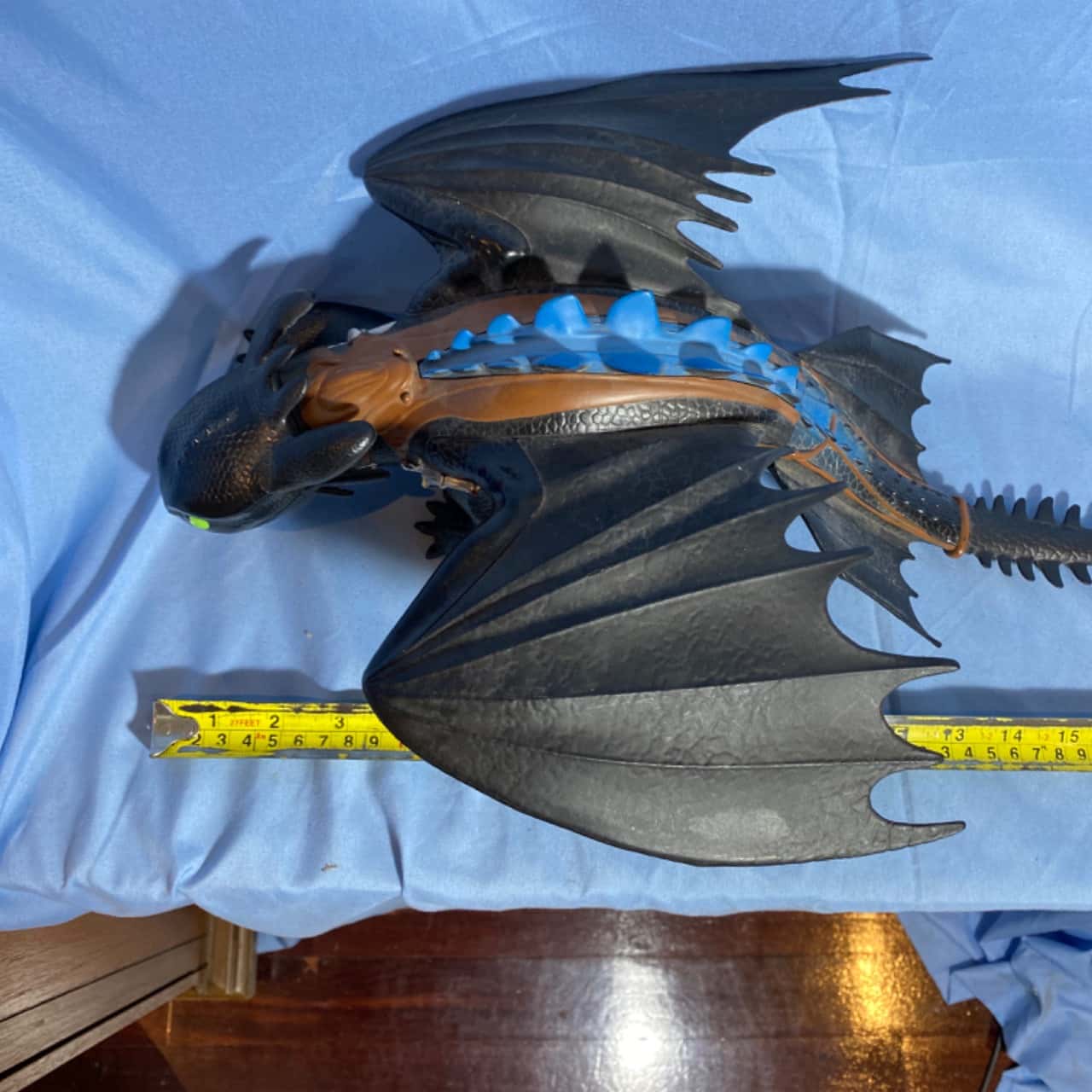 “How to train your dragon” ,Toothless figurine