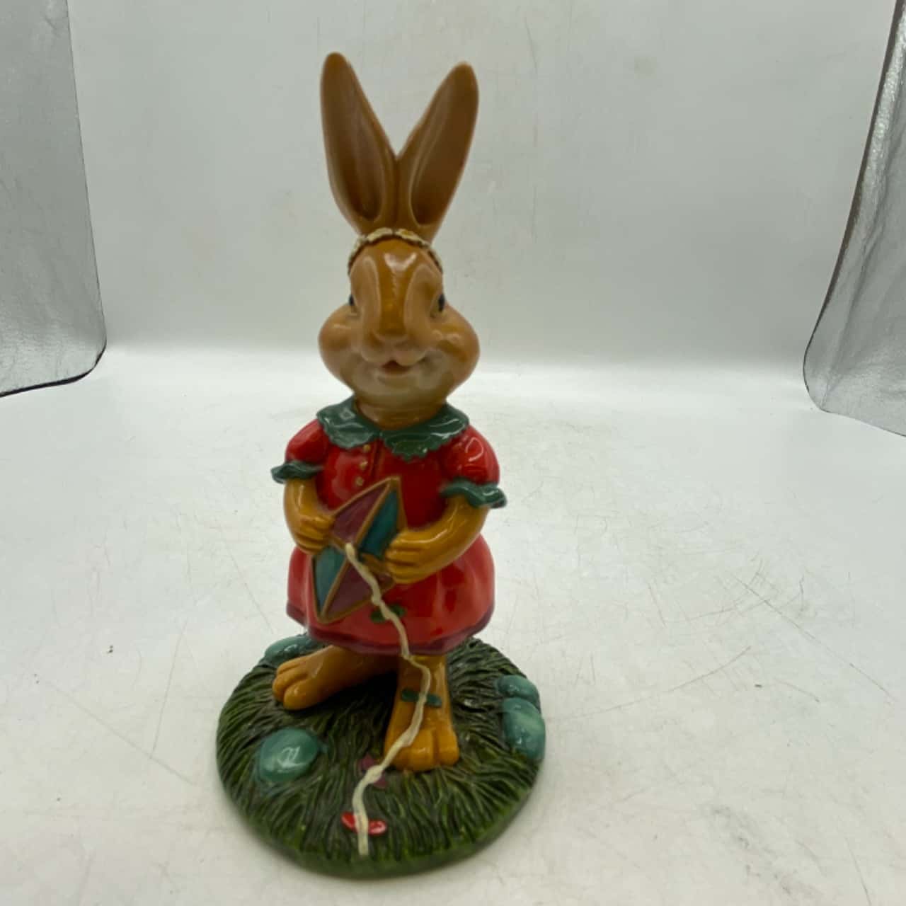 Vintage Tales of Warren 14 cm Rabbit "Windy Days" by Regency Fine Arts(s)