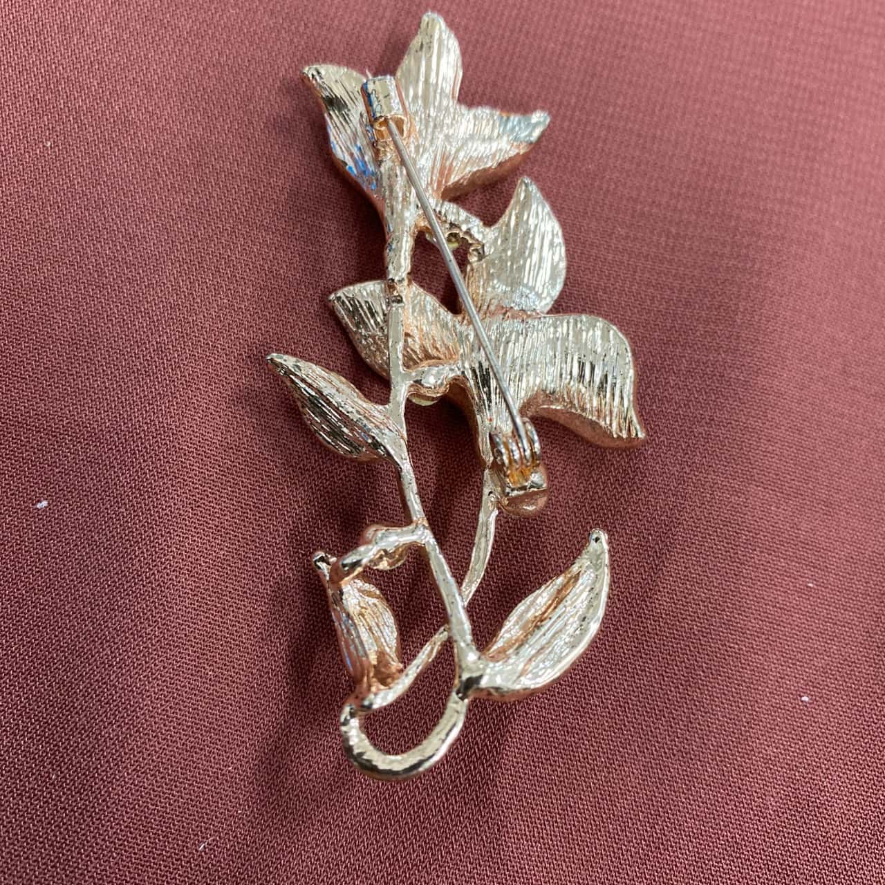 Womens lily Brooch. Rose gold coloured metal with rhinestones. (s)