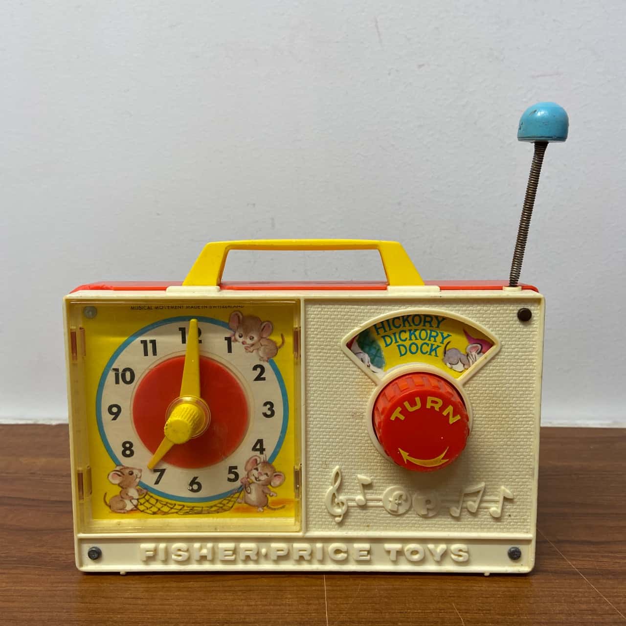 Vintage 1971 Fisher Price clock radio Hickory Dickory Dock music box (s)