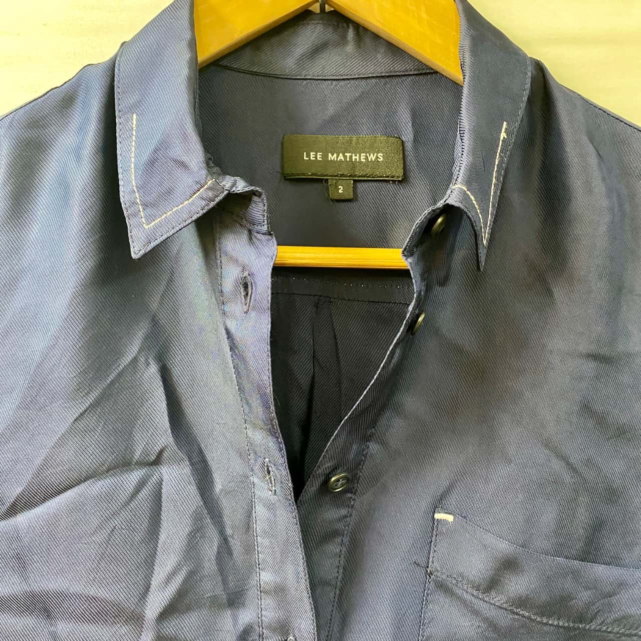 Lee Mathews Womens Size 2 Short Sleeve Shirt