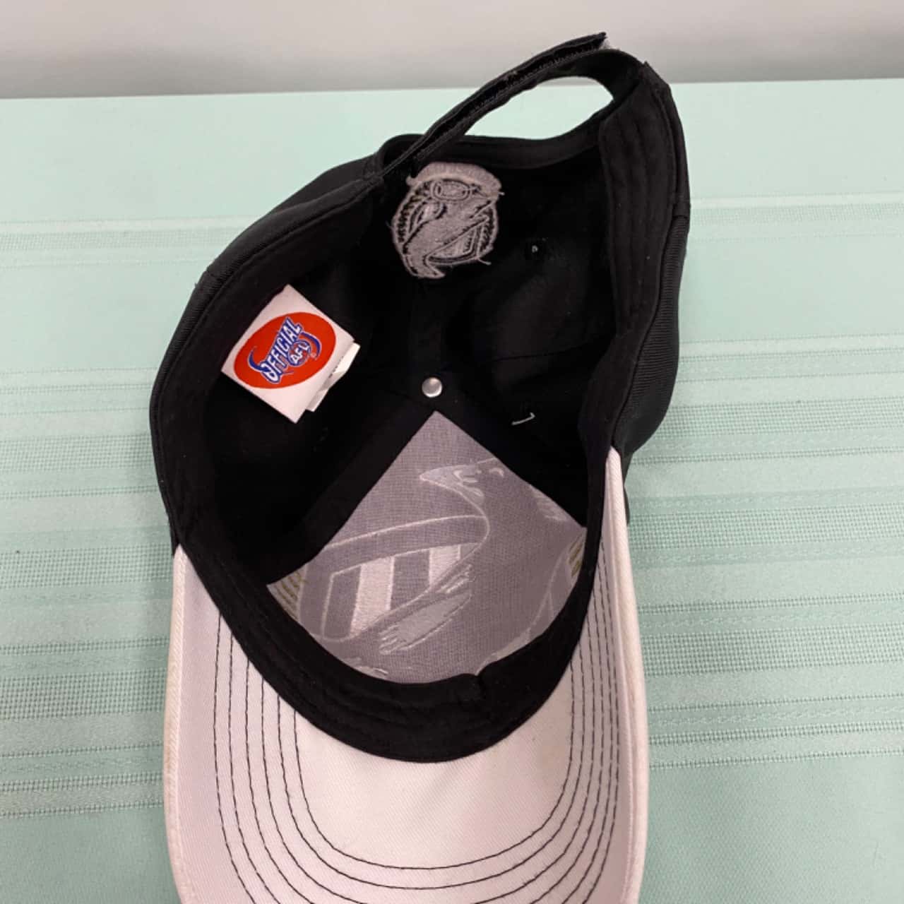 Unisex AFL Collingwood Magpie Cap/Hat (s)