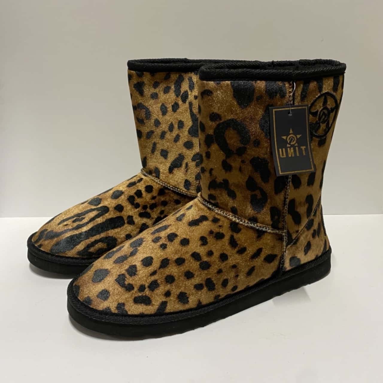 Unit Womens Size 9 Leopard print boot(s)