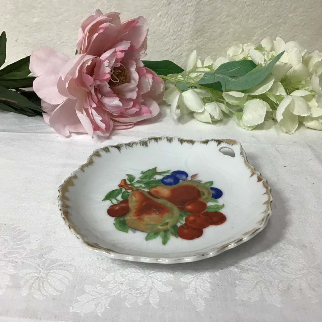 White / Fruit Pattern Leaf Shape China Dish