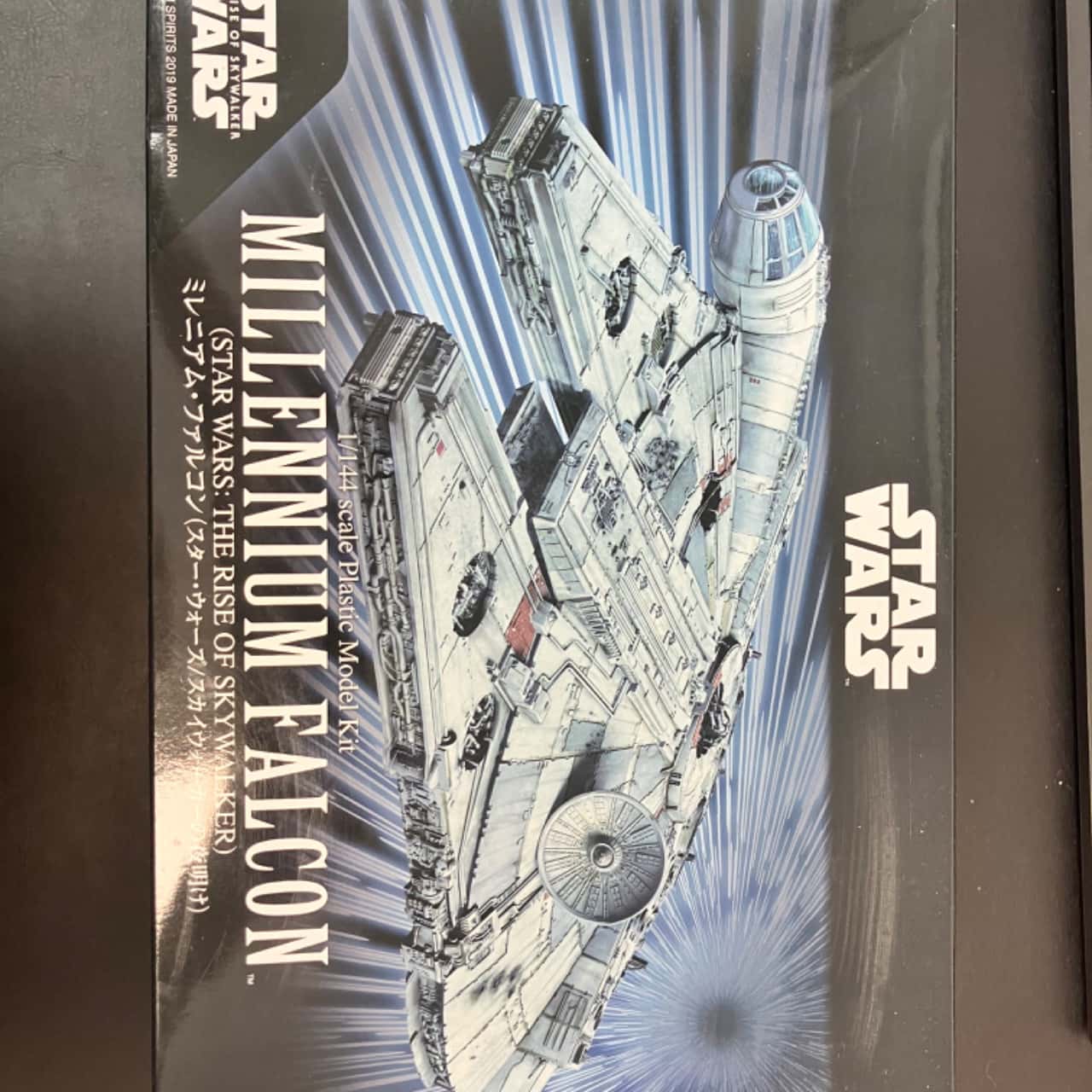 Star Wars 1/144 Scale Plastic Model Kit "Millenium Falcon"(s)