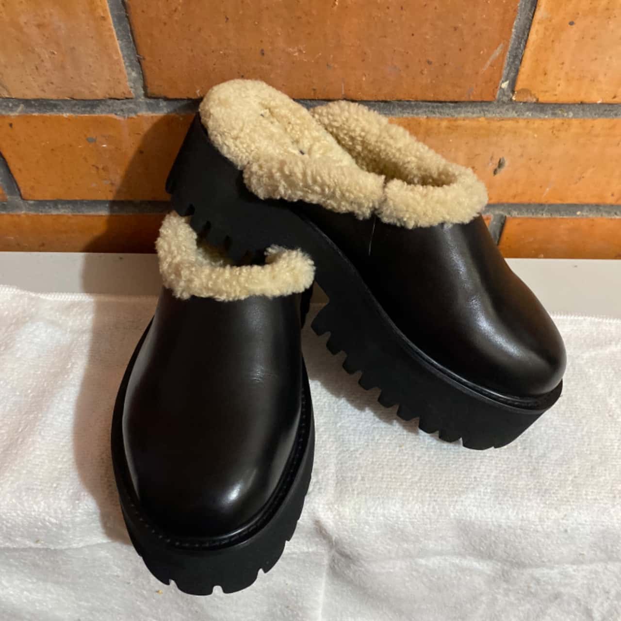 ALIAS MAE Womens Cloc Shearling Slide in Shoes(s)