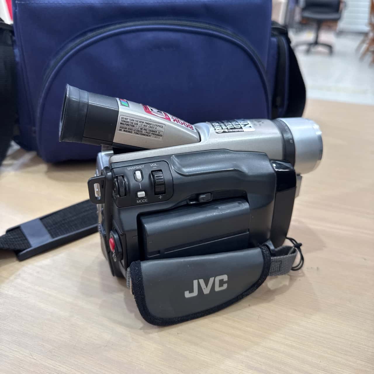 JVC camcorder 800k pixel ccd (s)