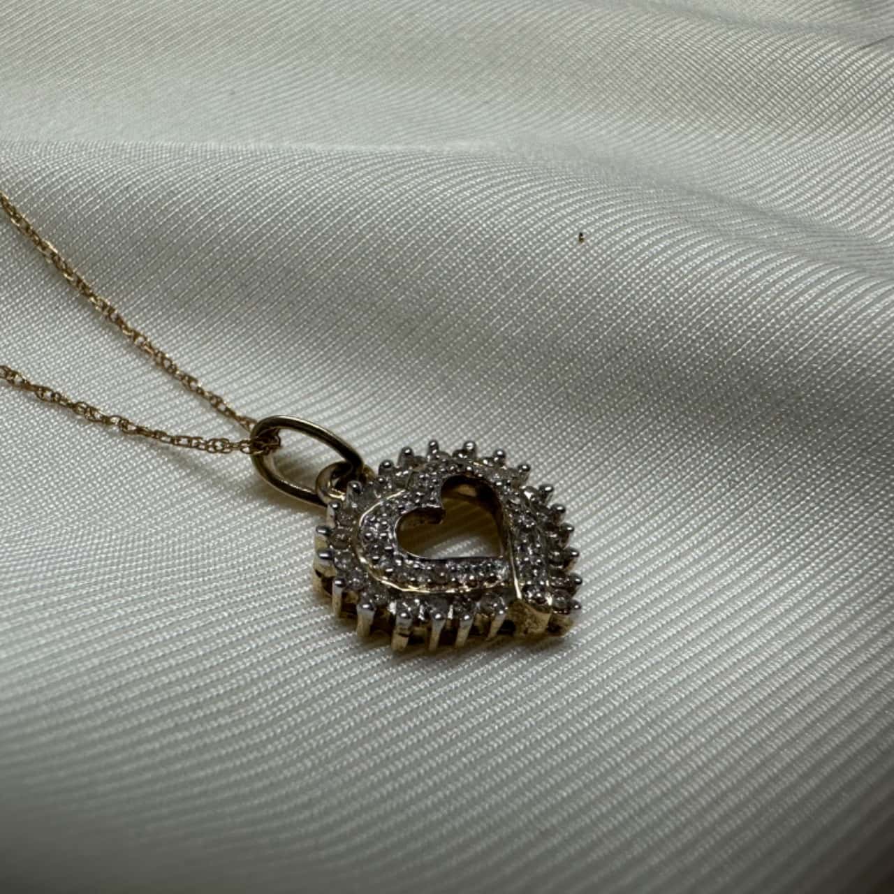 10ct Gold Diamond Heart Pendant with 10ct Gold Necklace (s)