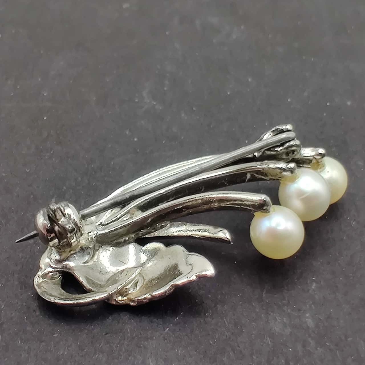 Vintage Silver Leaf Pattern Brooch With 3 Real Pearls In Presentation ...