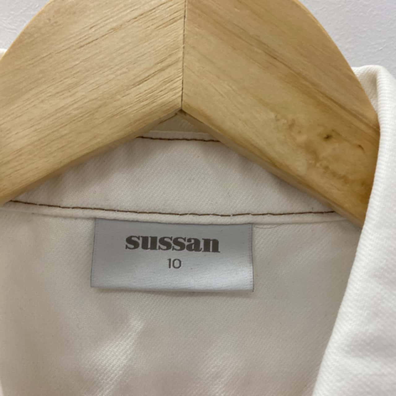 Sussan Womens Size 10 White button light weight jacket