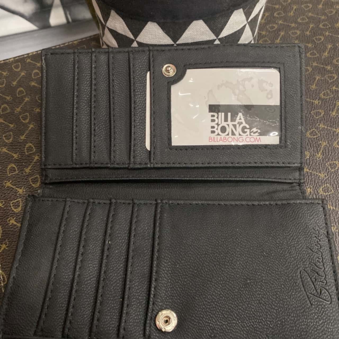 Womens billabong purse new(s)