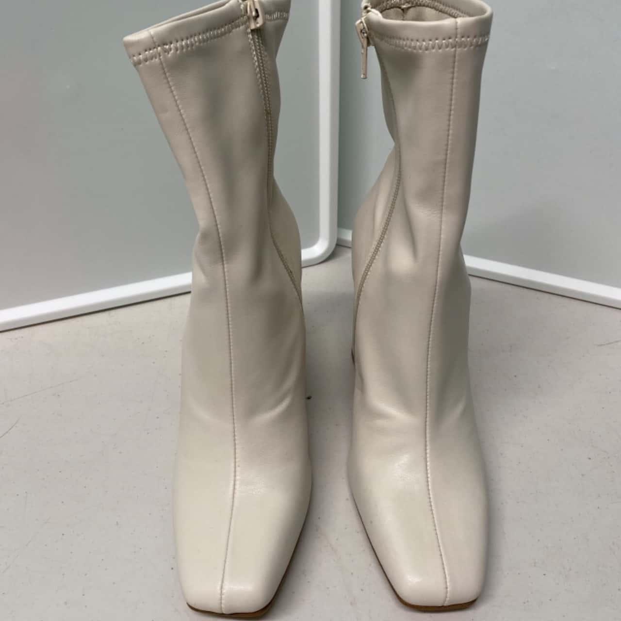 Reduced Steve Madden Womens Beige /Bone Shoes size 8(s)