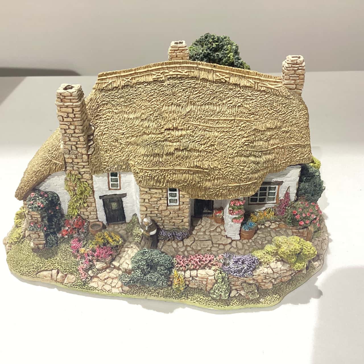 1993 Vintage Lilliput Lane Old Mother Hubbards Cottage