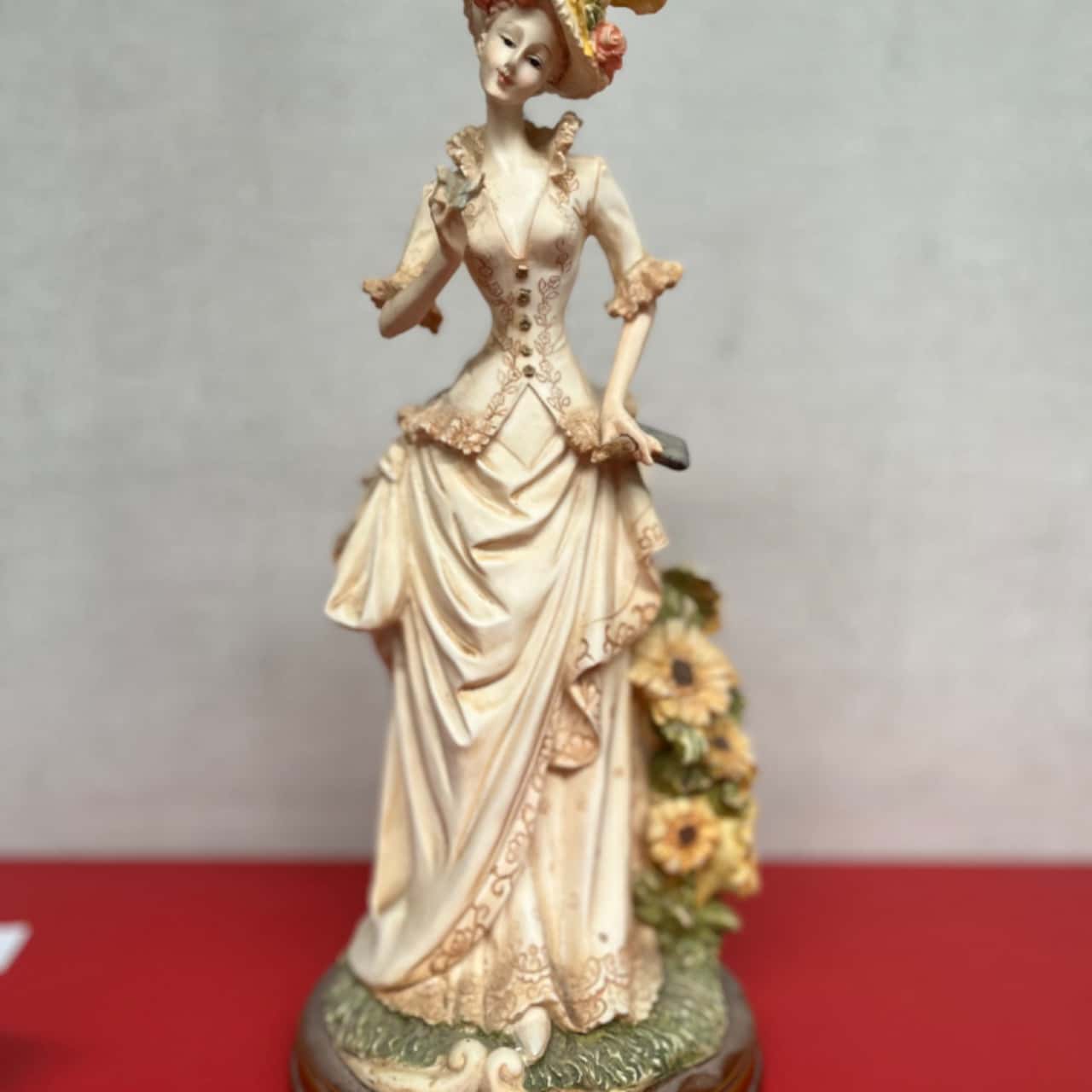 Beautiful Lady Figurine(s)