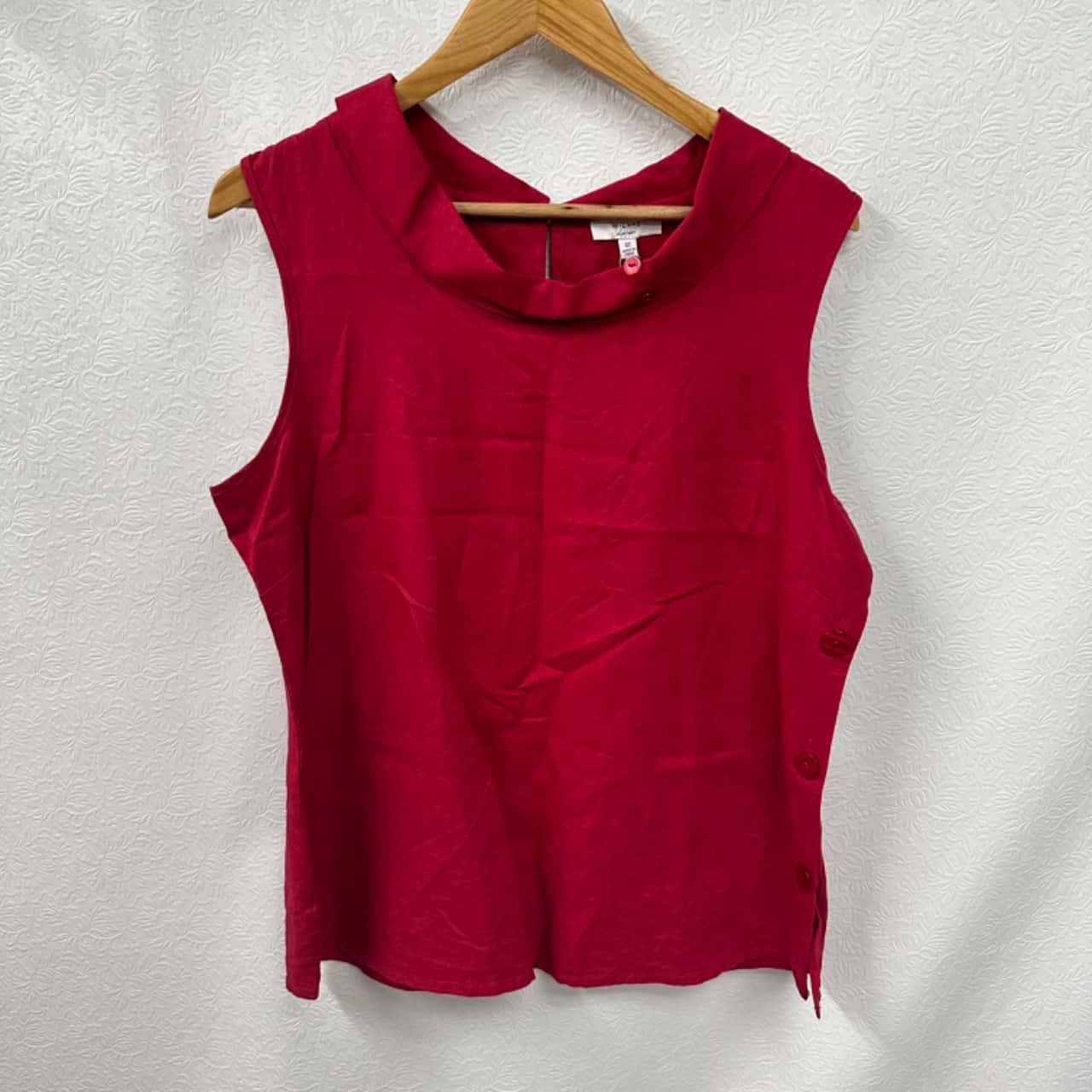 W.Lane Womens Size 12 Button Up/Sleeveless Red Top(s)