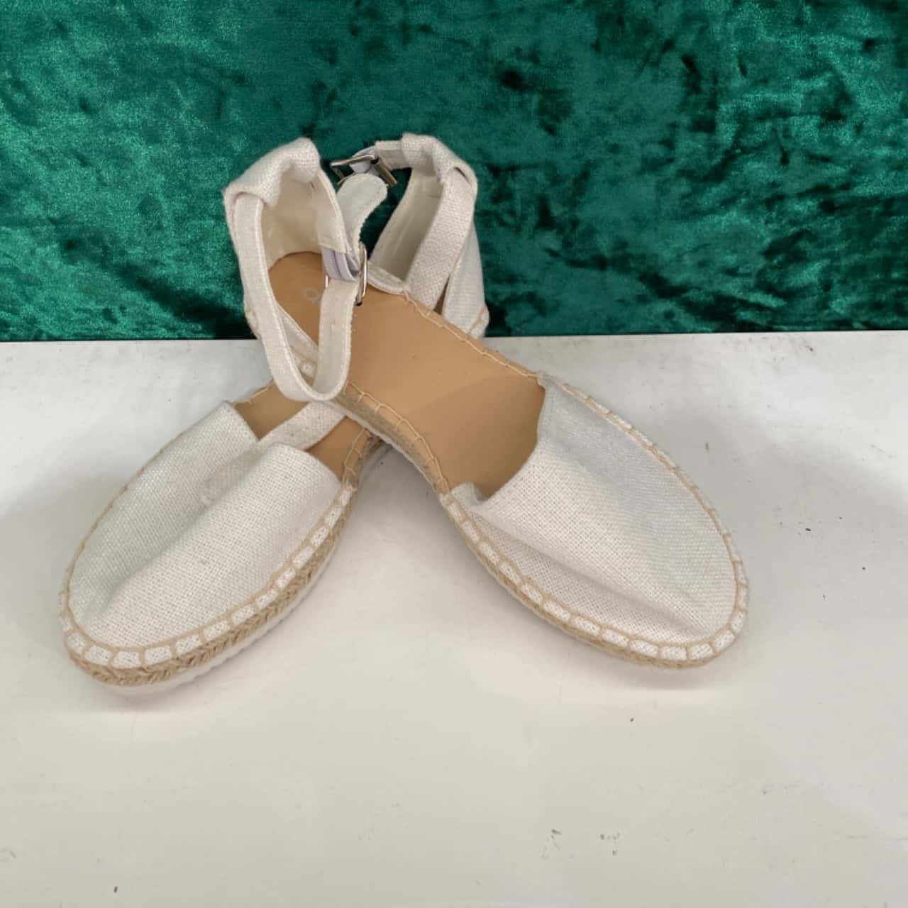 Dotti While Shoes Size 9 RRP $49.95(s)