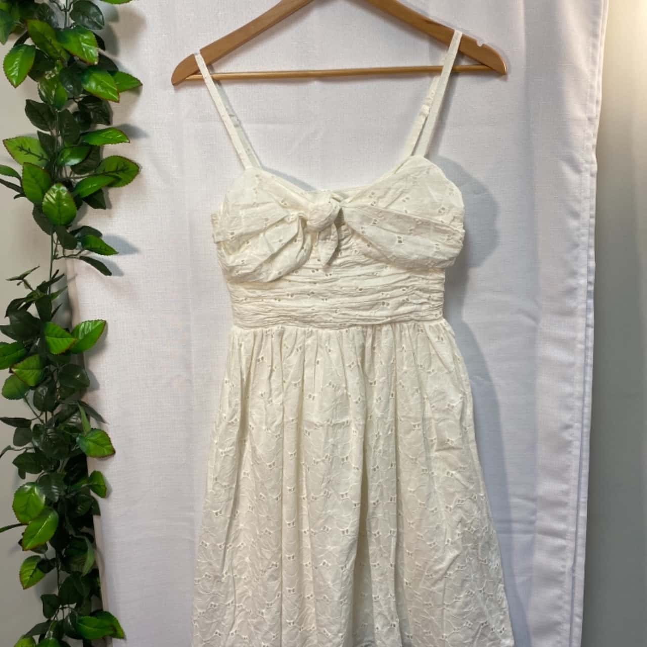 Forever New Size 8 White Dress