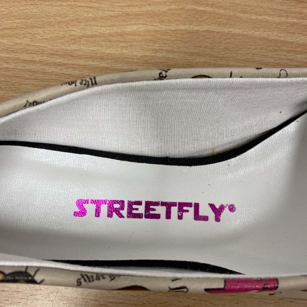 STREETFLY Womens Size 40 Ballet Flats Beige / Cat Pattern (s)