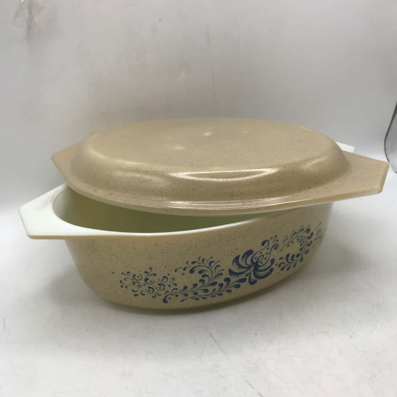 Vintage Pyrex 045 2½ Quart Ovenware w/ Lid