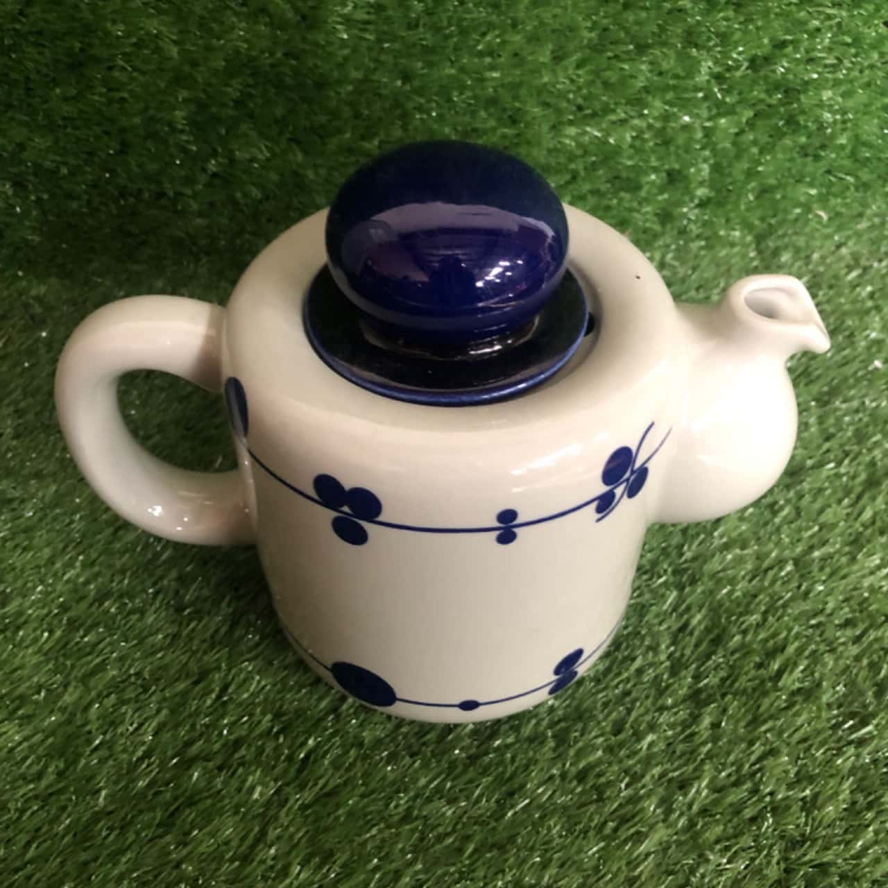 Hutschenreuther Dotted Teapot (Germany Hartkeramik)(s)