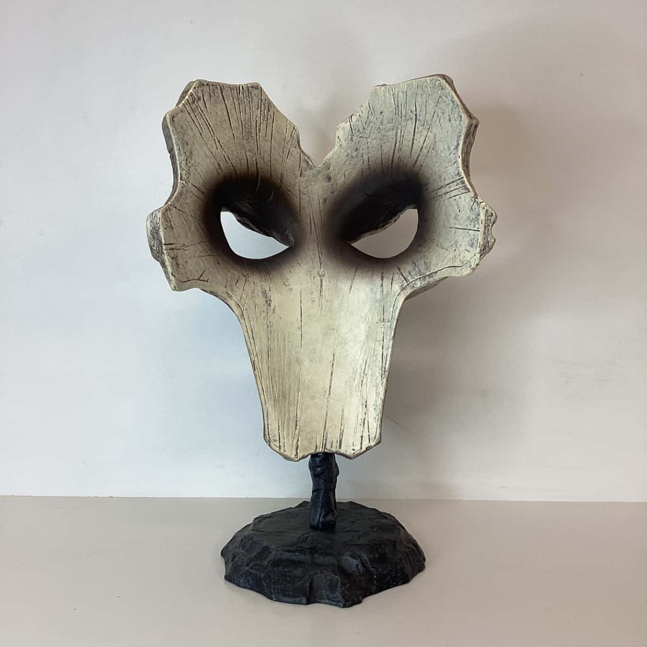Darksiders II death mask skull with stand.