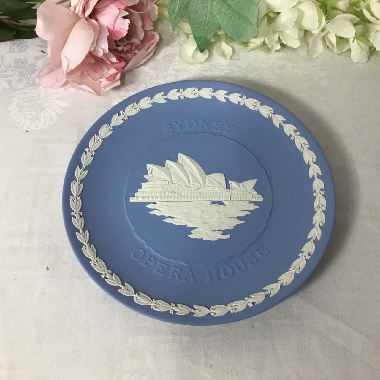 Wedgwood Blue / White Sydney Opera House Collectors Plate
