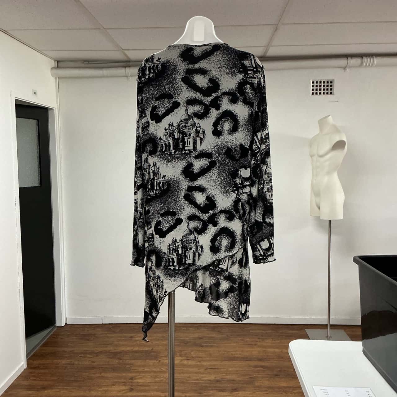 Cordelia Street Womens Size 16 Mini Dress Black / Off White / Pattern