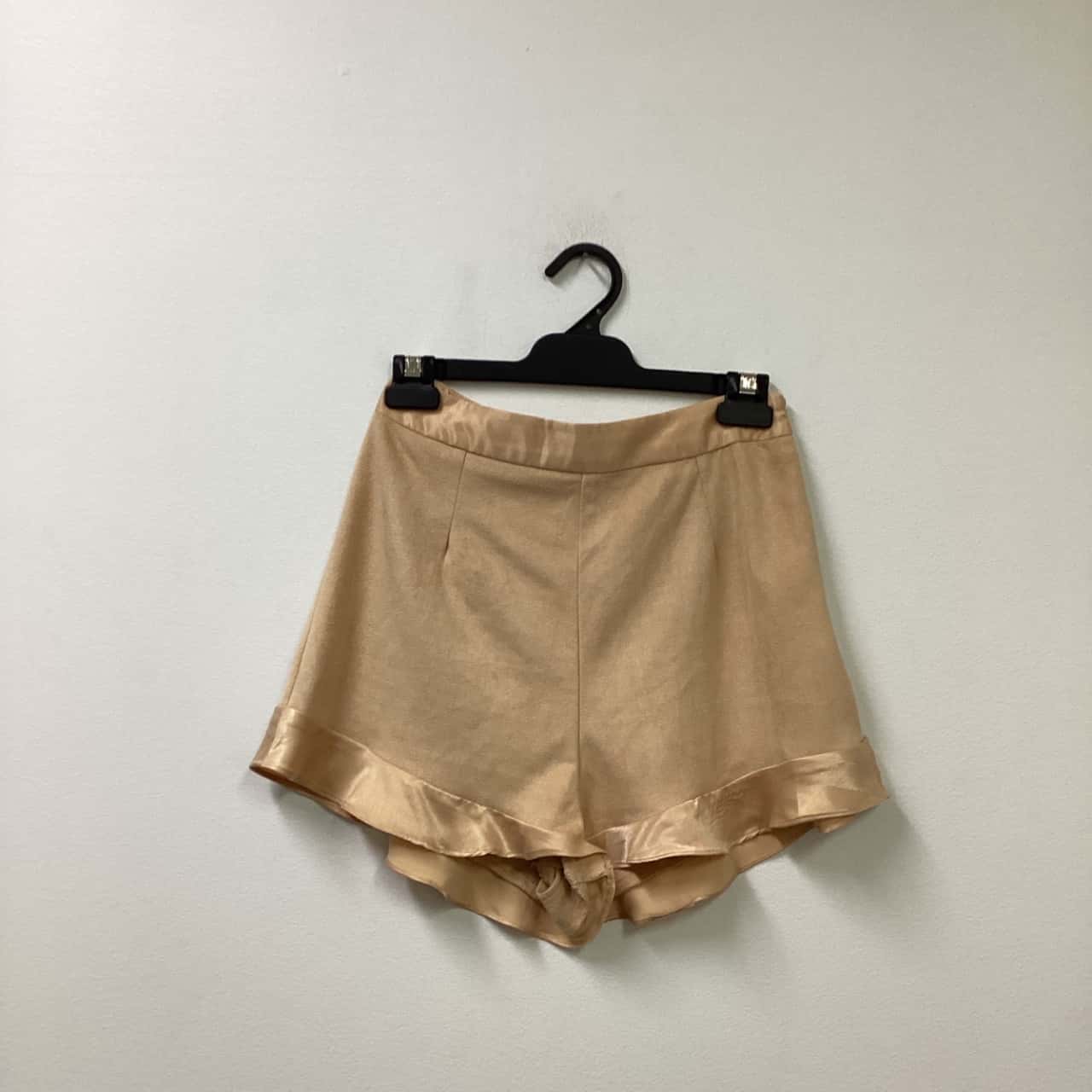 Runaway Heart Womens Size 8 Shorts Pearl (s)