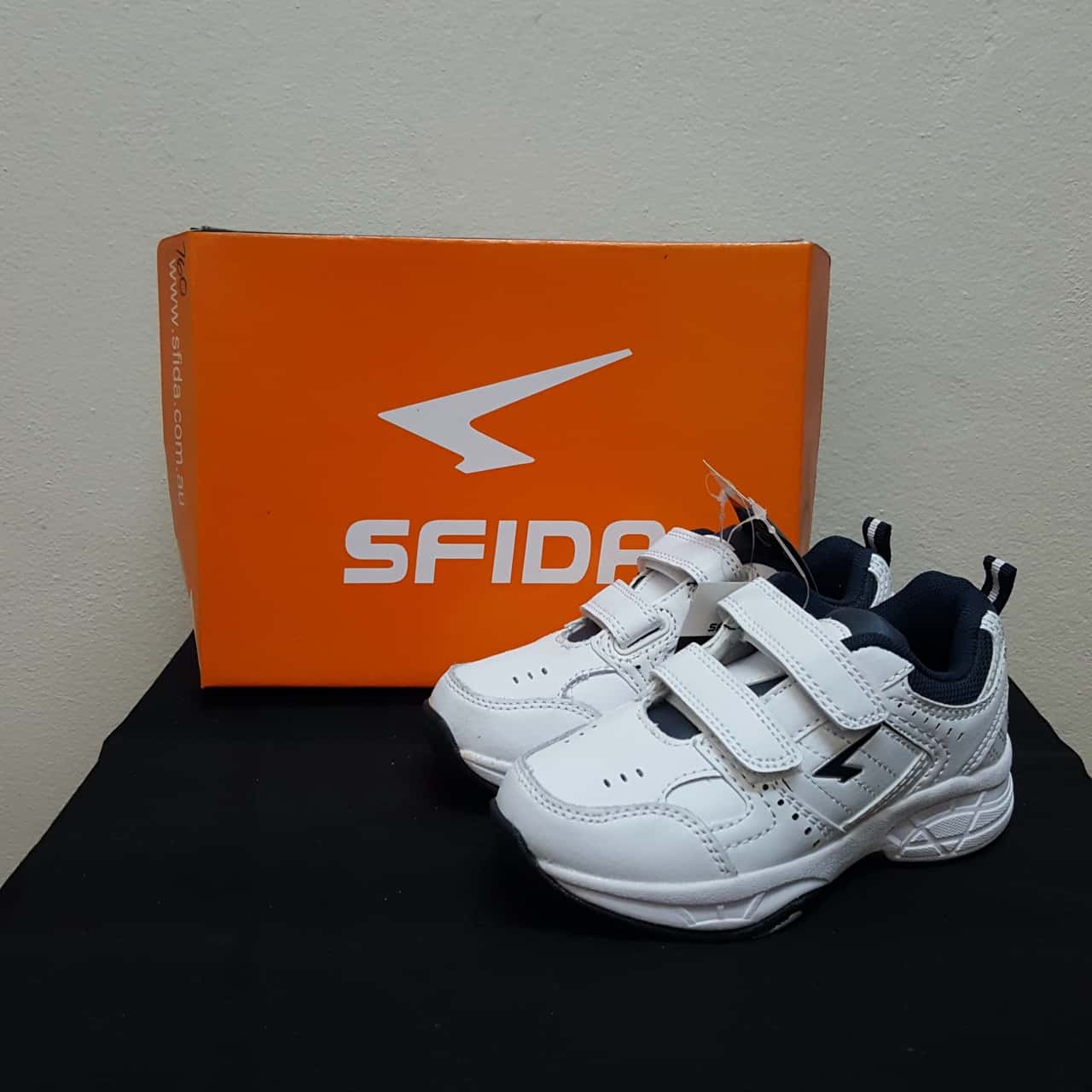 Sfida DEFY White/Navy Blue School runners Unisex kids US size 10