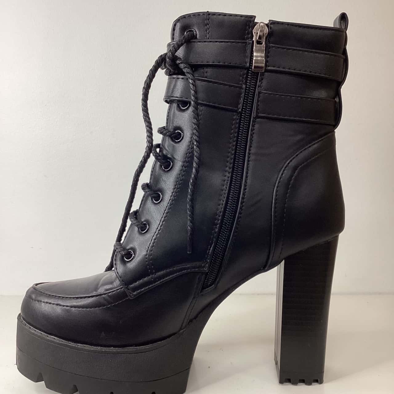 Womens Black Ankle Boot Platform Heels. Size unlabeled possibly Size 8-9