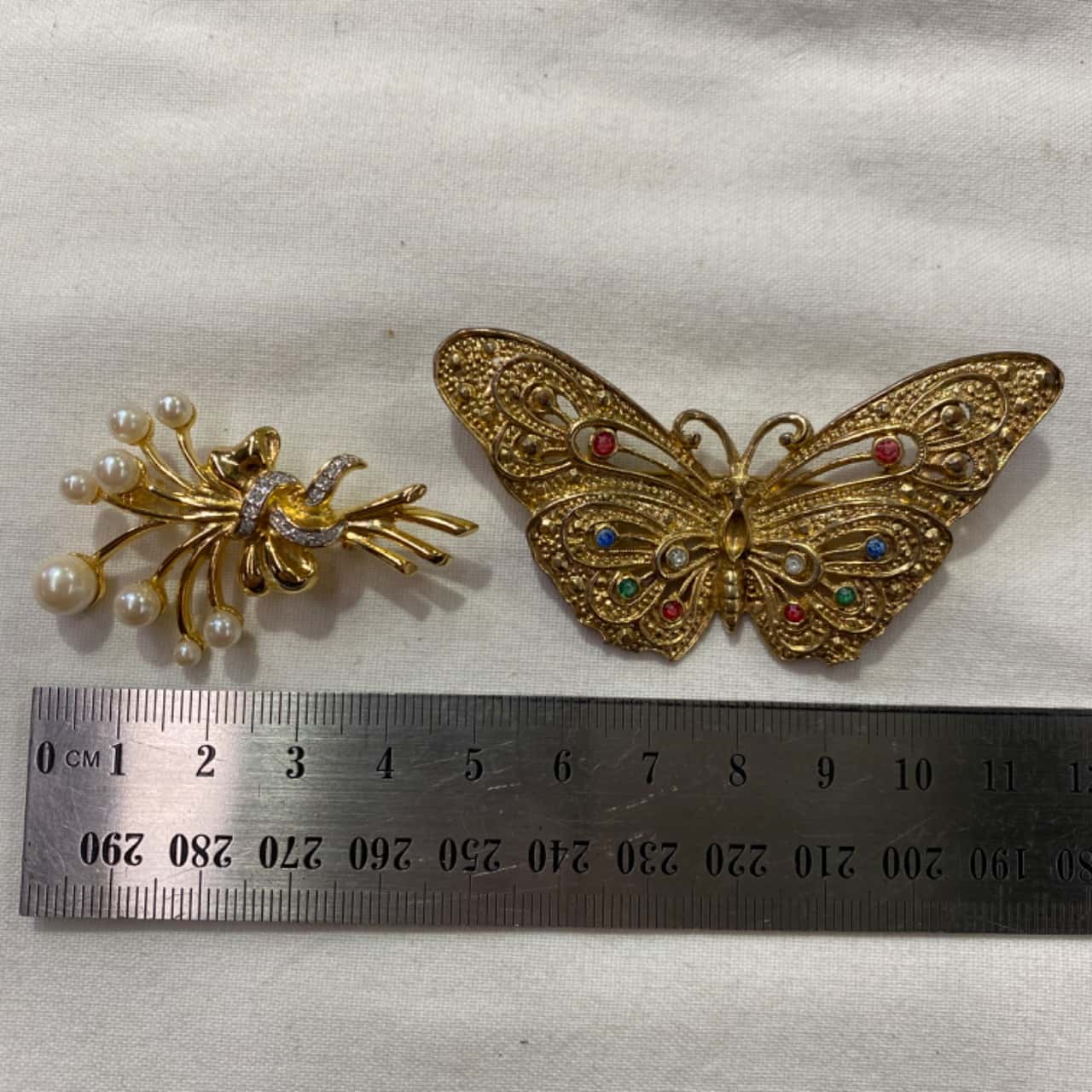 8 Women’s Statement Brooches(s)