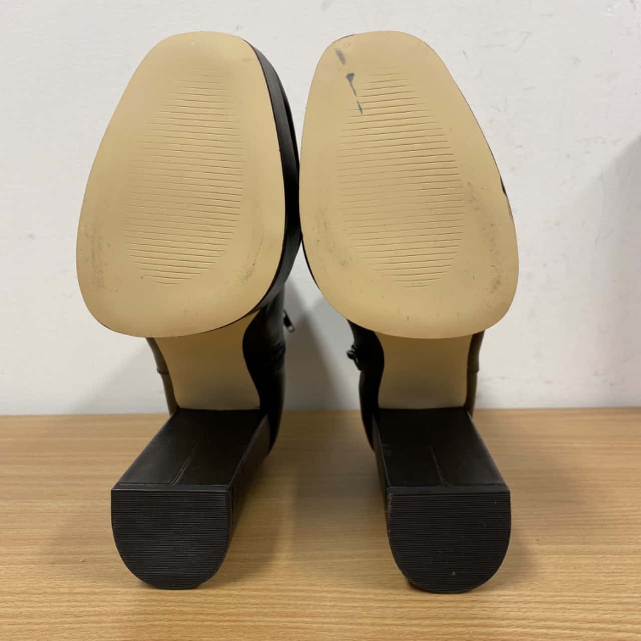 Betts Womens Size 8 Platform Boots Black (s)