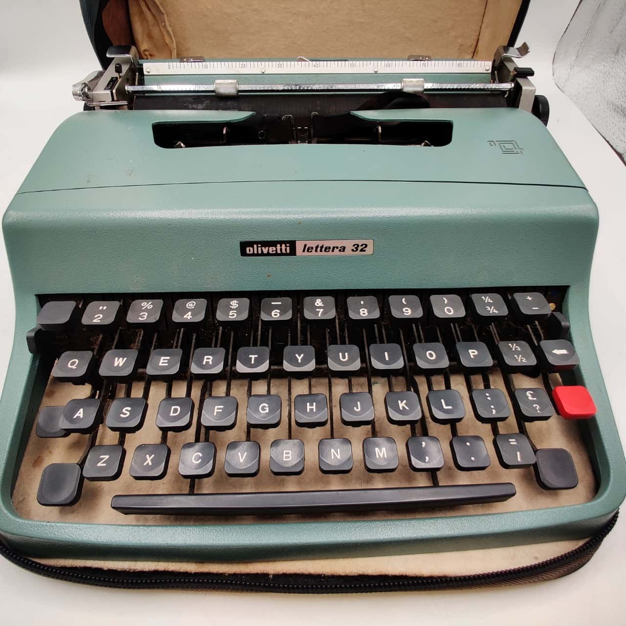 Vintage Olivetti Lettera 32 Typewriter In Carry Case - Made In ...