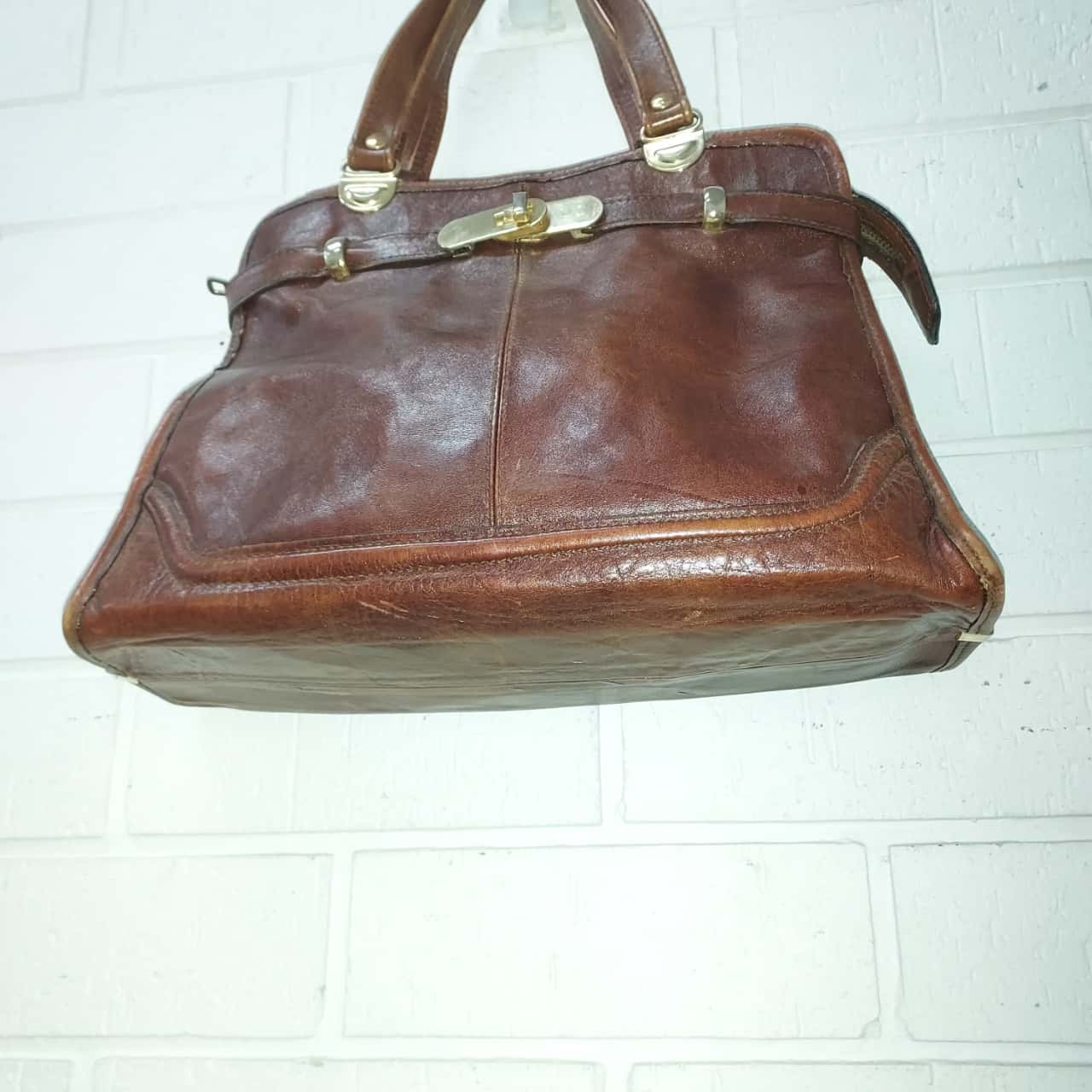 Vintage Old Australian Cowhide Leather Bag Handbag Trapeze Bag Gold ...