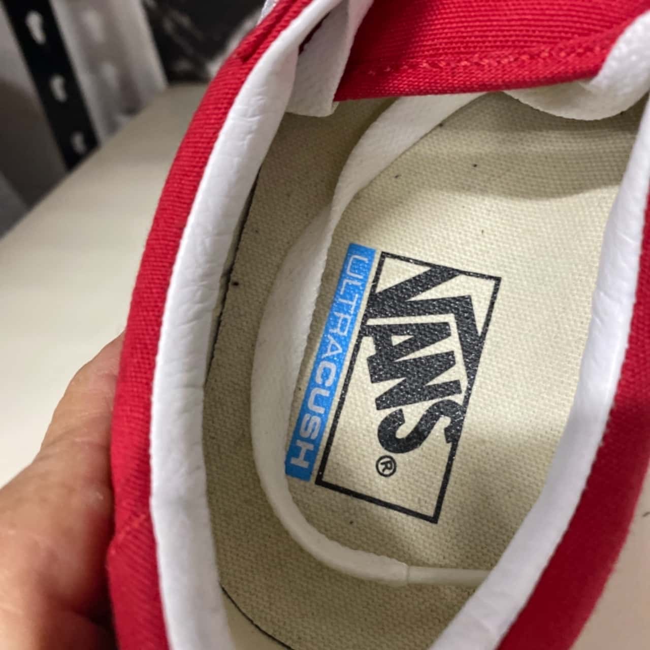 Vans off the wall Size 8 Red / White (s)