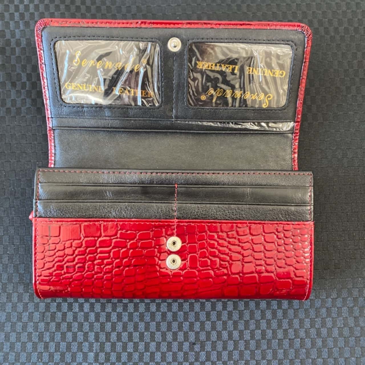 Serenade Womens Cherry Red Leather Wallet BNWOT(s)