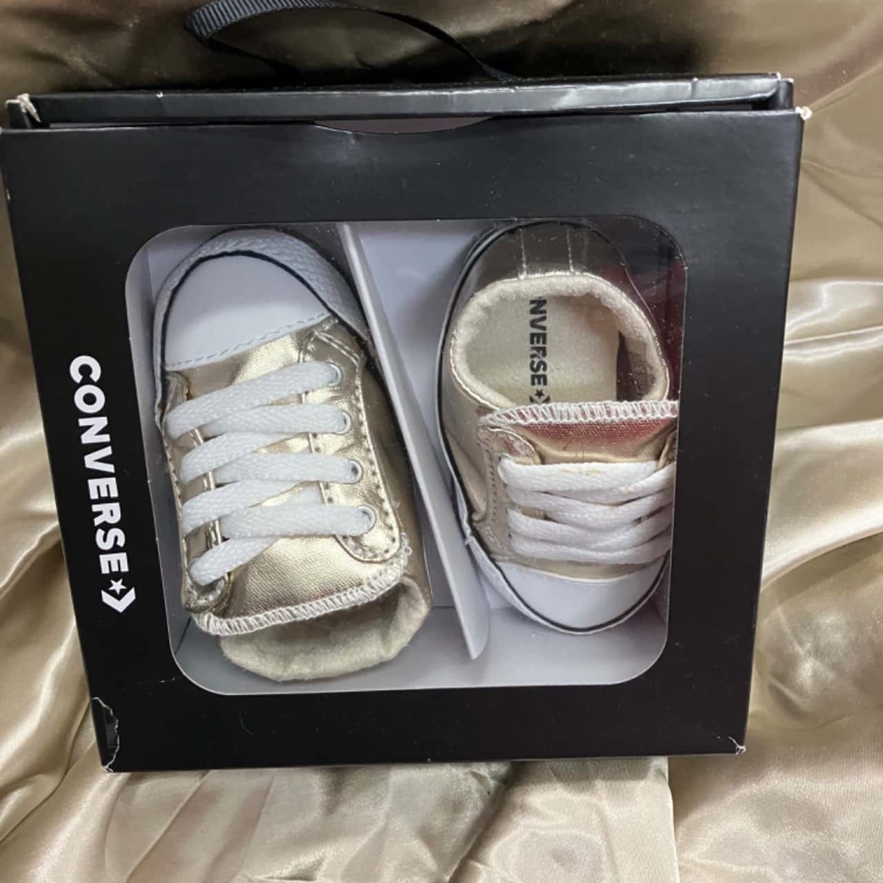Converse All stars Kids Size 1 Shoes & Socks Gold / White (s)