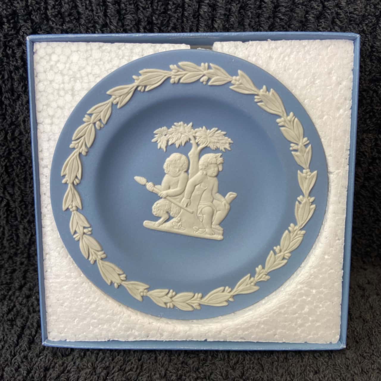 Wedgwood Miniature People By Tree Plate Blue (s)