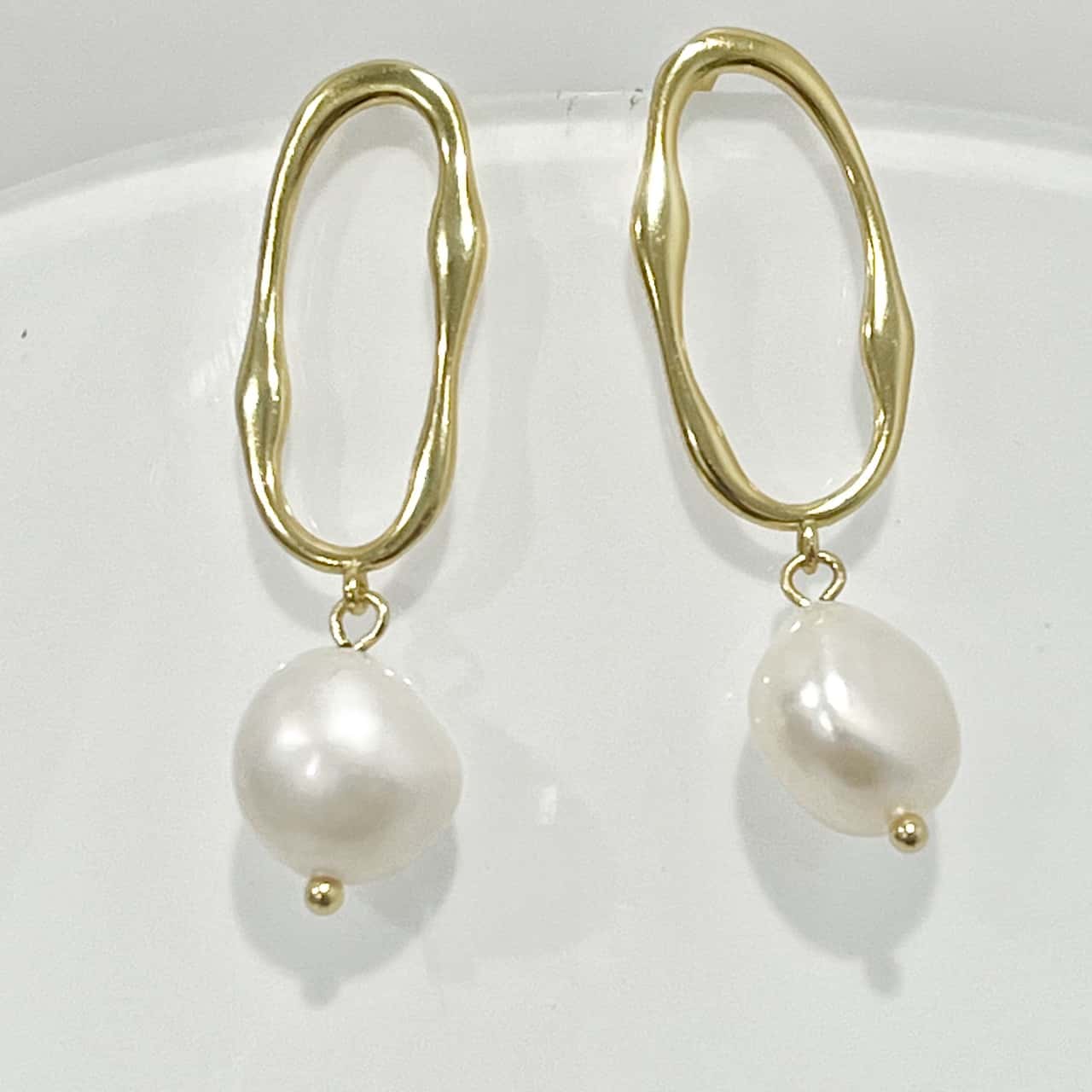 Gold Oval Pearl Drop Earrings-just gorgeous (s)