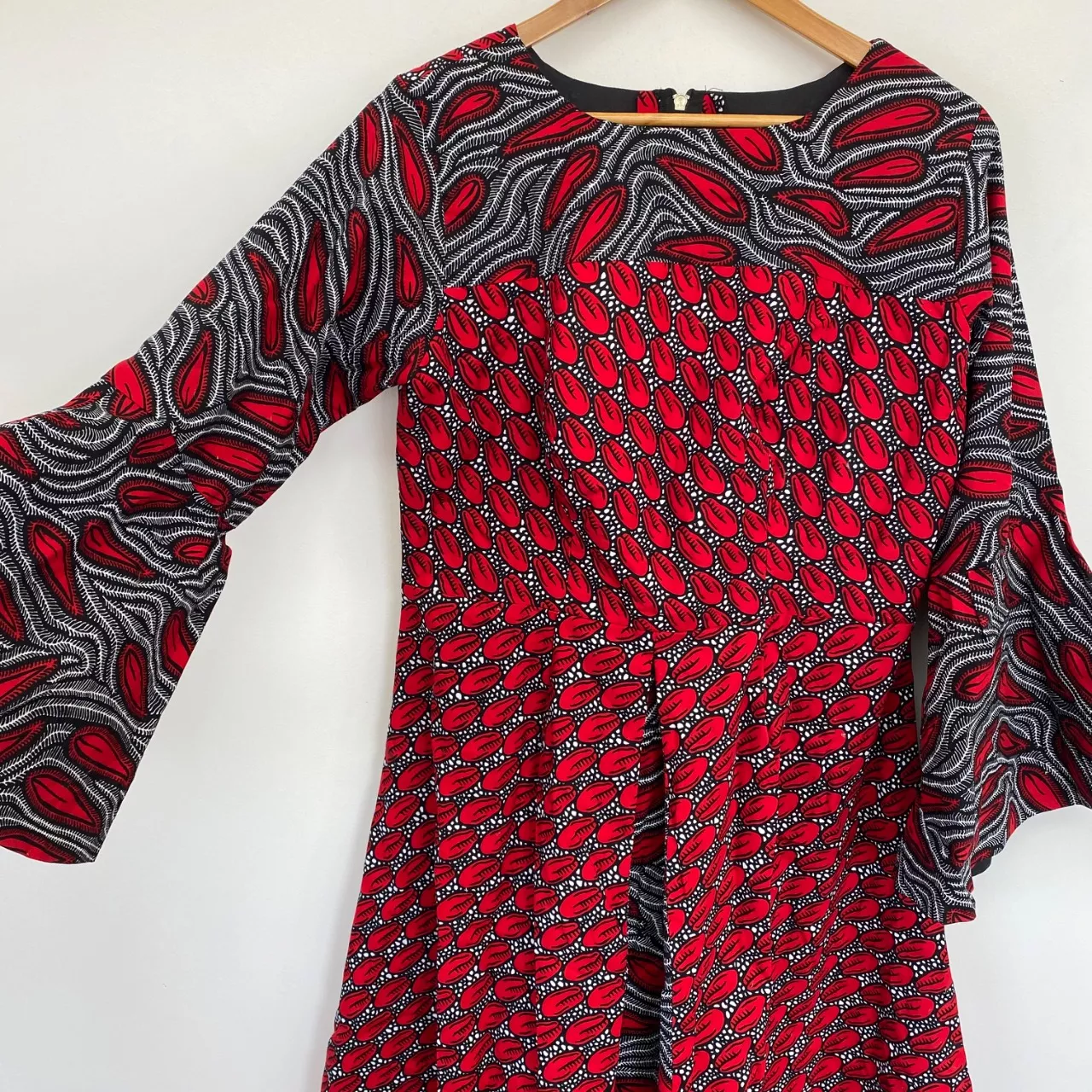 Black Red Pattern Bell Long Sleeve Midi Dress Size 20 - Used Very Good ...