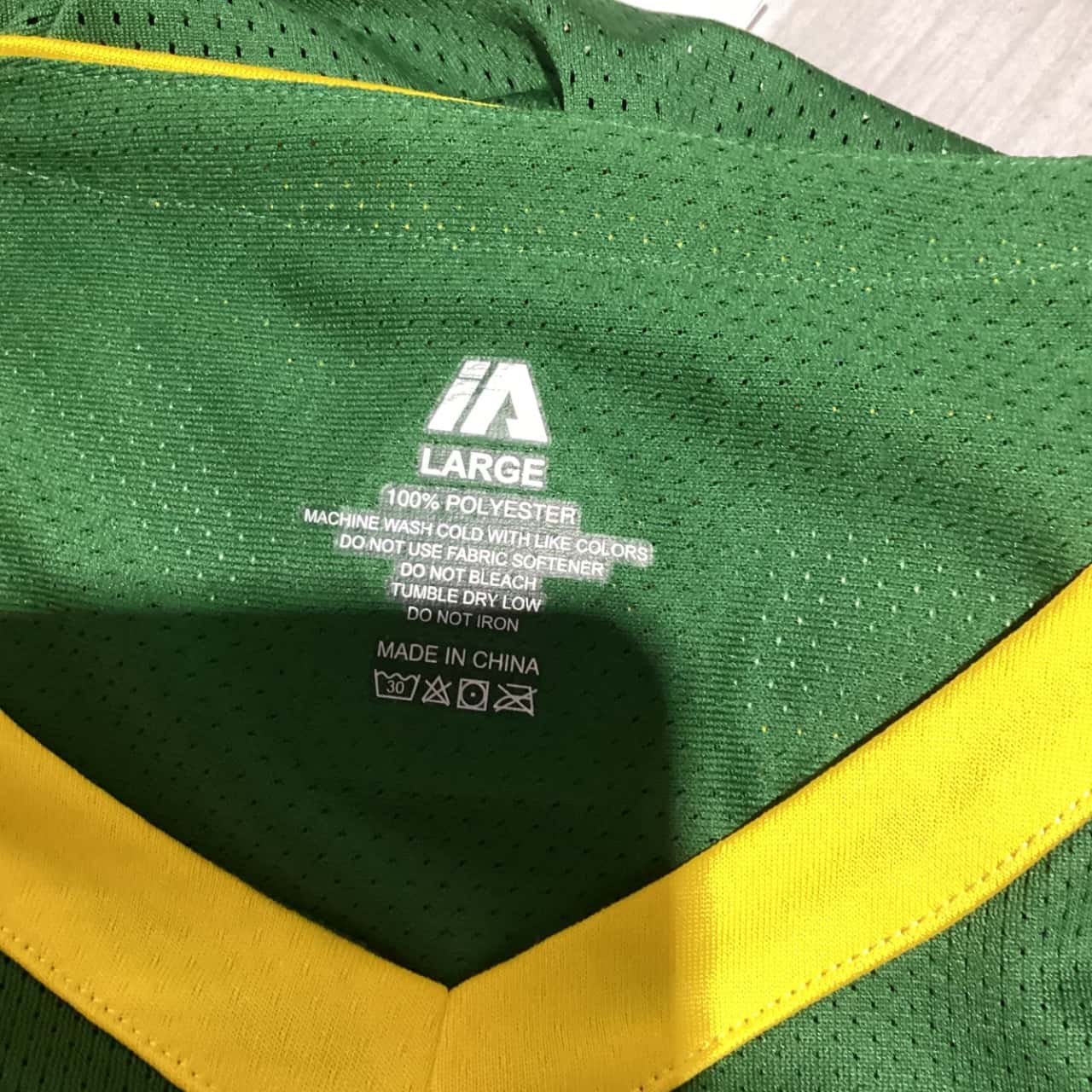 Australian Boomers Mens Size L Gold / Green Singlet #25 Simmons(s)