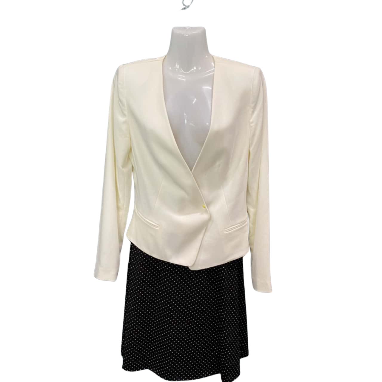 Basque Womens Size 8 Cream Blazer