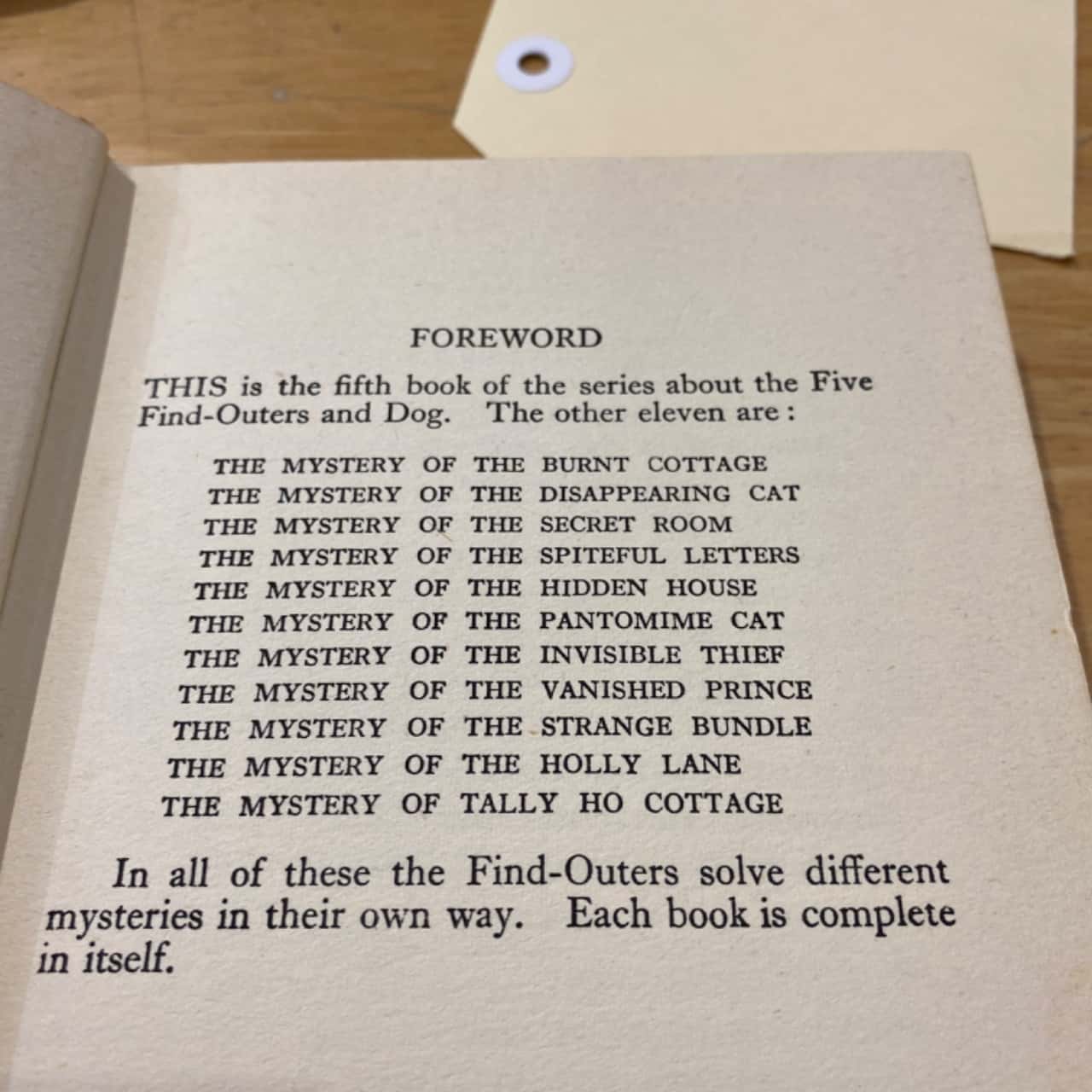 Enid Blyton / The Mystery of the missing necklace