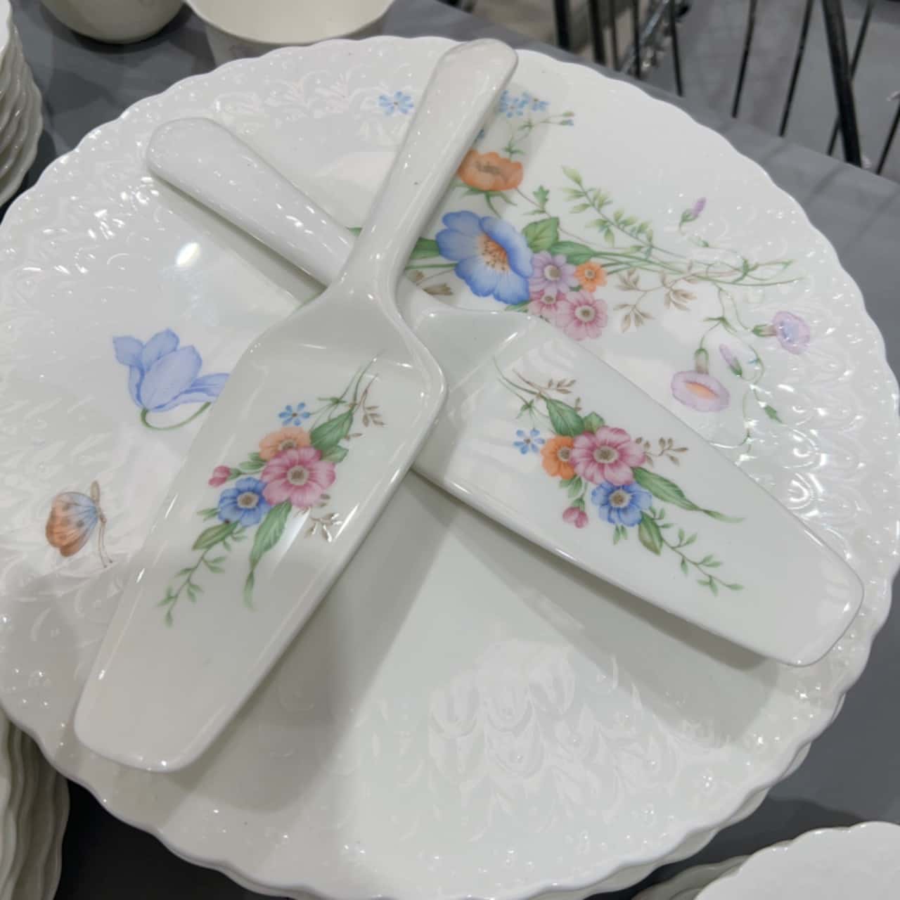 Mikasa Bone China Something Blue Dinnerware Set Pick up only!!!