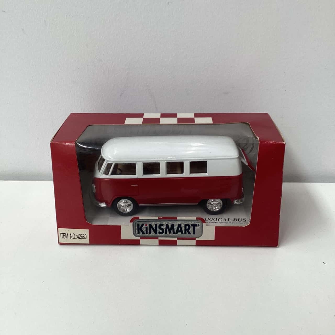 New - Kinsmart Volkswagen Classical Bus 1962 model(s)