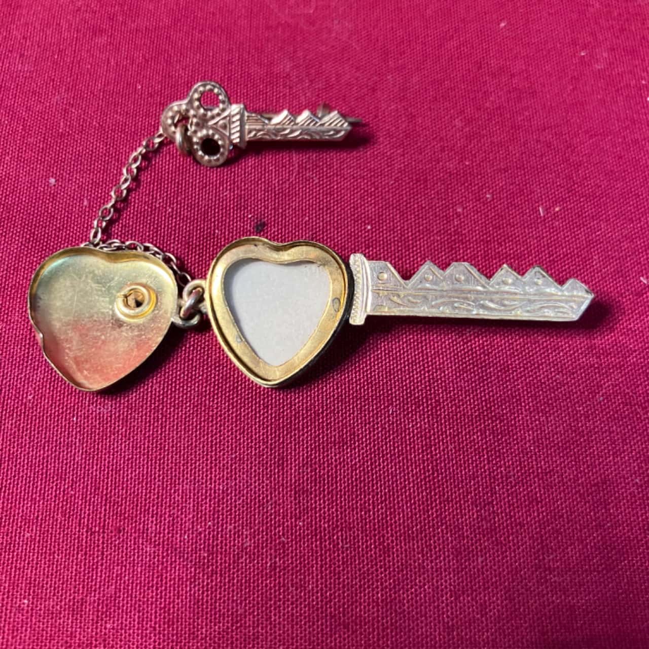 Women's Brooch Vintage 10K Gold Key and heart Locket (s)