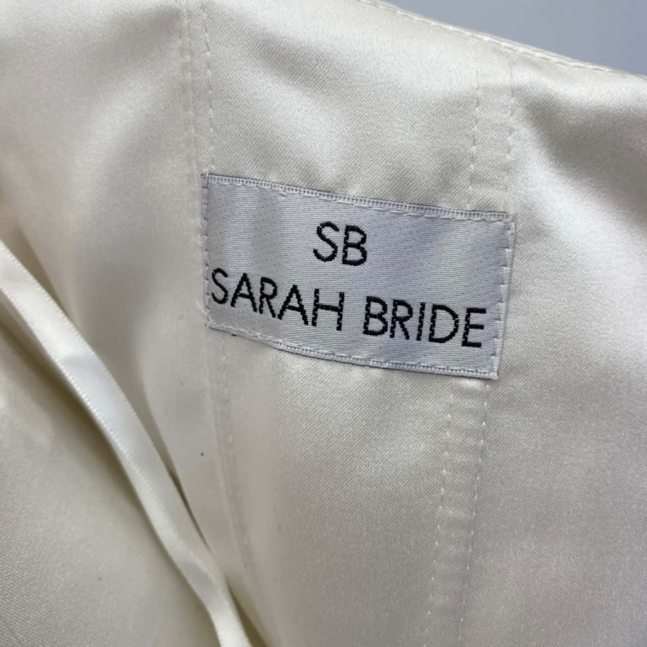 SB Sarah Bride Side Gathered Wedding Dress With Veil Size 6 / XS ...
